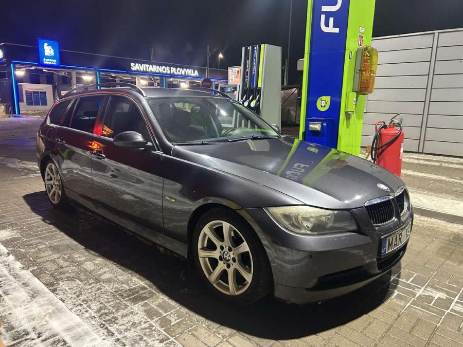 Grey BMW 325 2007 in Kaunas, with an engine capacity of 2.99 L and mileage of 370 thousand km for 3500 €, photo 2 on AUTOMOTO.COM.LV