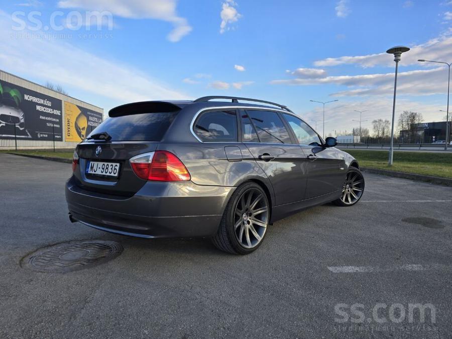 Grey BMW 325 2007 in Riga, with an engine capacity of 3.00 L and mileage of 269 thousand km for 4500 €, photo 3 on AUTOMOTO.COM.LV
