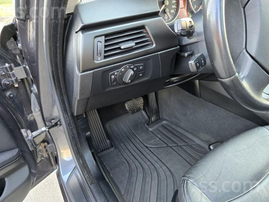 Grey BMW 325 2007 in Riga, with an engine capacity of 3.00 L and mileage of 269 thousand km for 4500 €, photo 15 on AUTOMOTO.COM.LV