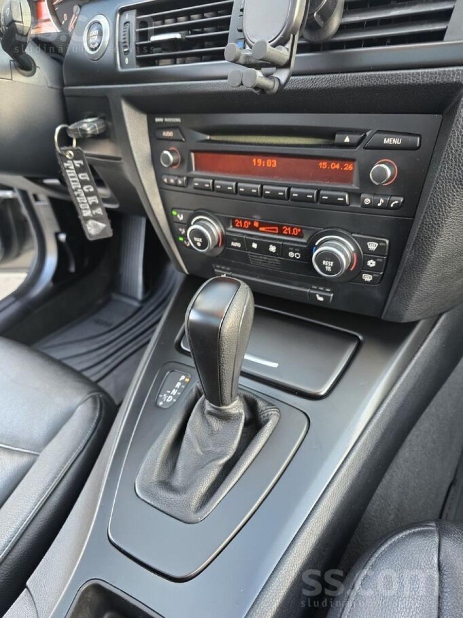 Grey BMW 325 2007 in Riga, with an engine capacity of 3.00 L and mileage of 269 thousand km for 4500 €, photo 19 on AUTOMOTO.COM.LV