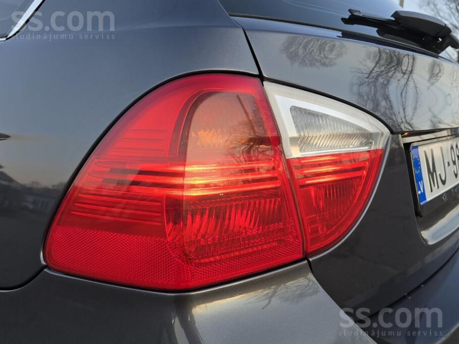Grey BMW 325 2007 in Riga, with an engine capacity of 3.00 L and mileage of 269 thousand km for 4500 €, photo 20 on AUTOMOTO.COM.LV