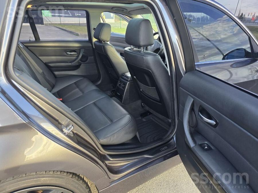 Grey BMW 325 2007 in Riga, with an engine capacity of 3.00 L and mileage of 269 thousand km for 4500 €, photo 21 on AUTOMOTO.COM.LV