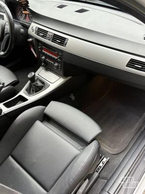 Grey BMW 325 2007 in Silale, with an engine capacity of 3.00 L and mileage of 334 thousand km for 4199 €, photo 19 on AUTOMOTO.COM.LV