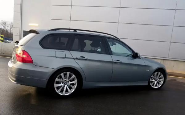 Grey BMW 325 2007 in Riga, with an engine capacity of 3.00 L and mileage of 275 thousand km for 3500 €, photo 3 on AUTOMOTO.COM.LV