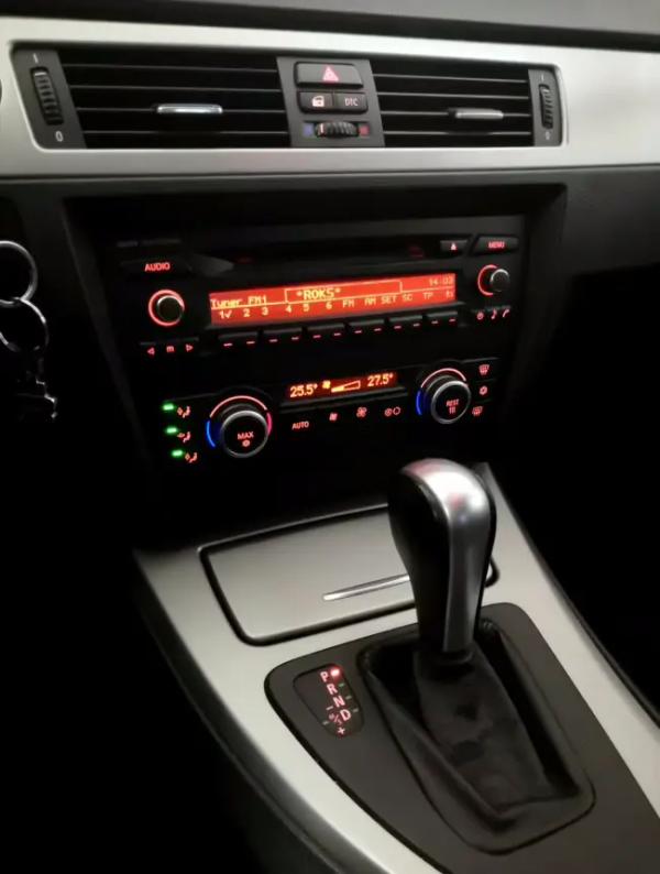 Grey BMW 325 2007 in Riga, with an engine capacity of 3.00 L and mileage of 275 thousand km for 3500 €, photo 8 on AUTOMOTO.COM.LV