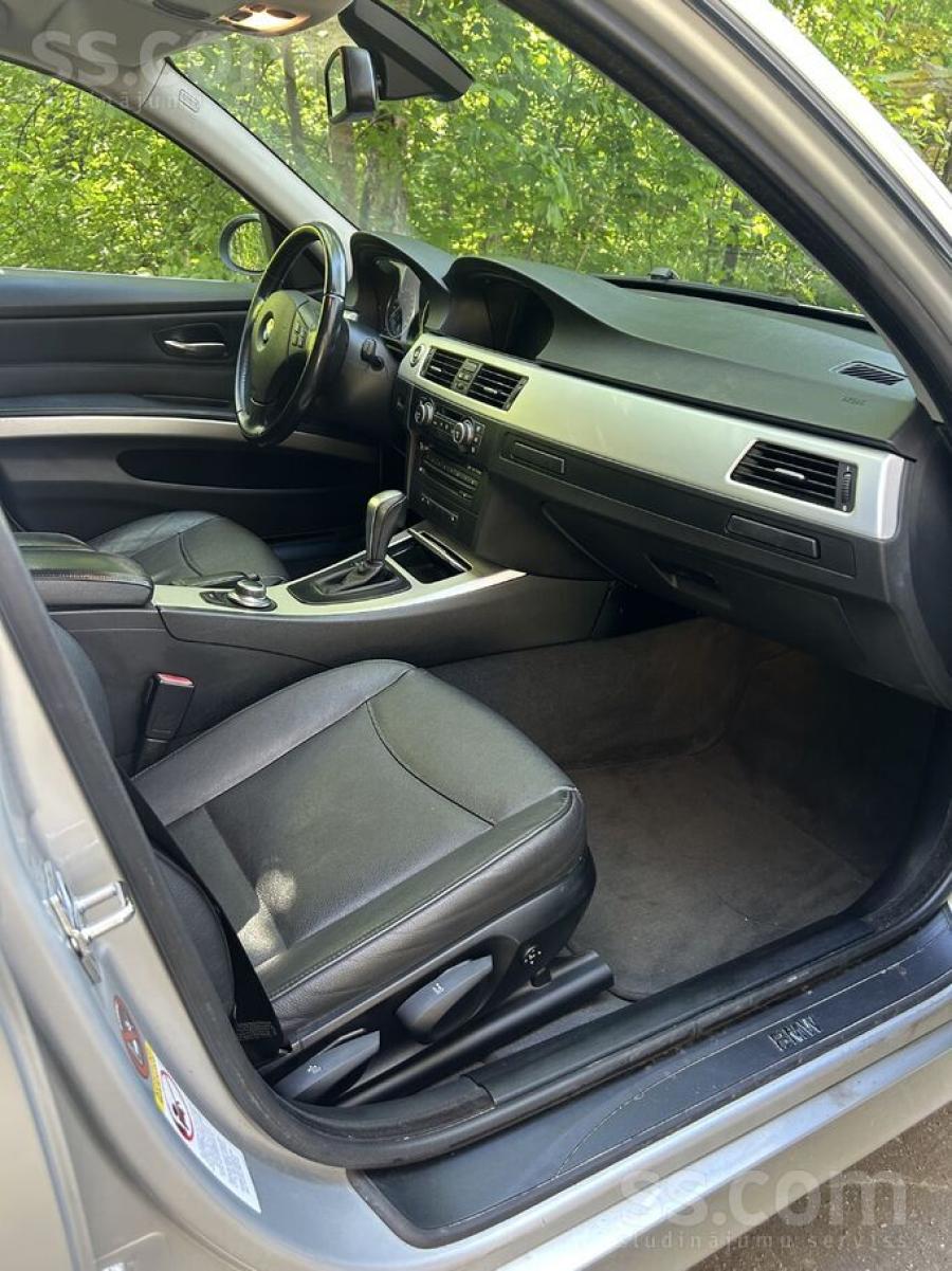 Grey BMW 325 2007 in Jurmala, with an engine capacity of 3.00 L and mileage of 309 thousand km for 4100 €, photo 10 on AUTOMOTO.COM.LV