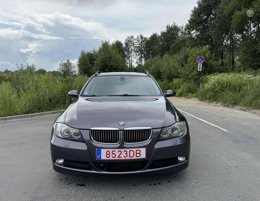 Grey BMW 325 2007 in Vilnius, with an engine capacity of 3.00 L and mileage of 304 thousand km for 4700 €, photo 3 on AUTOMOTO.COM.LV