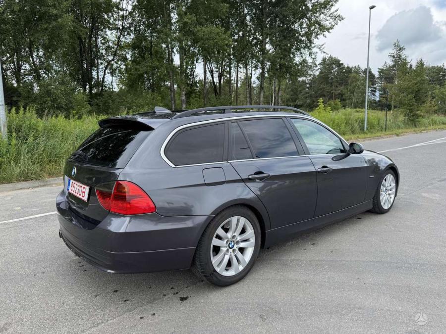 Grey BMW 325 2007 in Vilnius, with an engine capacity of 3.00 L and mileage of 304 thousand km for 4700 €, photo 5 on AUTOMOTO.COM.LV