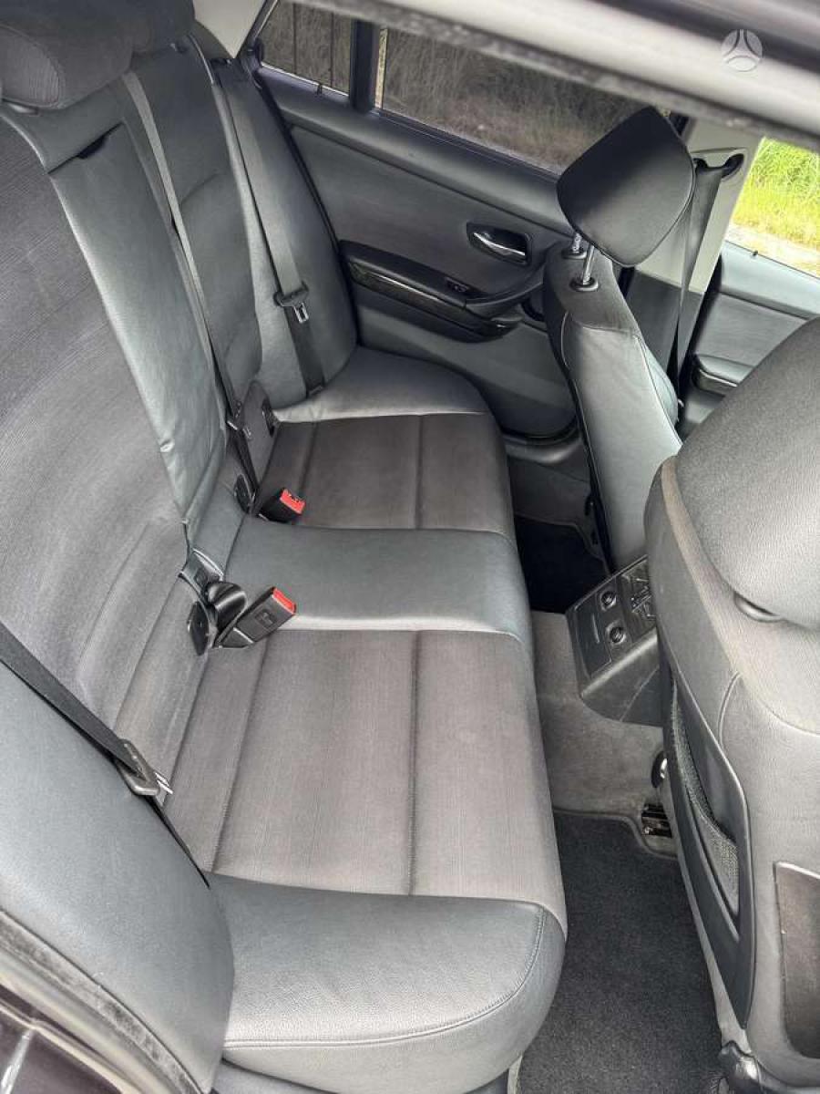 Grey BMW 325 2007 in Vilnius, with an engine capacity of 3.00 L and mileage of 304 thousand km for 4700 €, photo 9 on AUTOMOTO.COM.LV