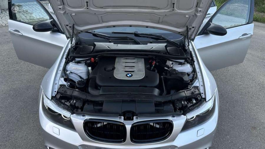 Pelēks BMW 325 2007 Viļņa, ar dzinēja tilpumu 2.99 L un nobraukumu 325 tūkst. km par 6200 €, foto 12 vietnē AUTOMOTO.COM.LV