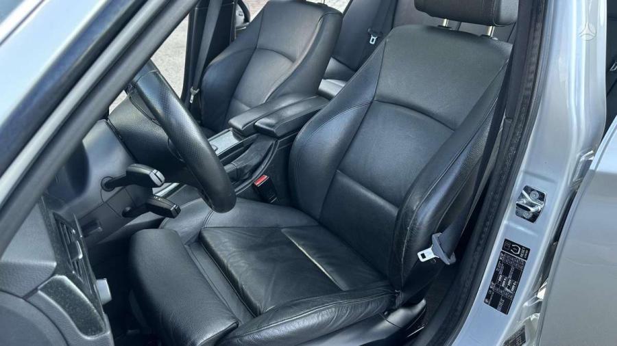 Pelēks BMW 325 2007 Viļņa, ar dzinēja tilpumu 2.99 L un nobraukumu 325 tūkst. km par 6200 €, foto 14 vietnē AUTOMOTO.COM.LV