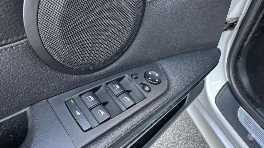 Pelēks BMW 325 2007 Viļņa, ar dzinēja tilpumu 2.99 L un nobraukumu 325 tūkst. km par 6200 €, foto 20 vietnē AUTOMOTO.COM.LV