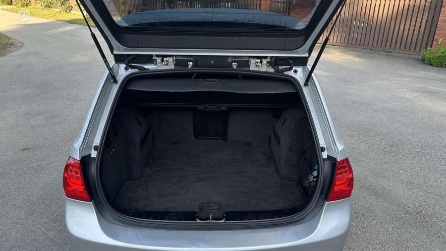Pelēks BMW 325 2007 Viļņa, ar dzinēja tilpumu 2.99 L un nobraukumu 325 tūkst. km par 6200 €, foto 21 vietnē AUTOMOTO.COM.LV