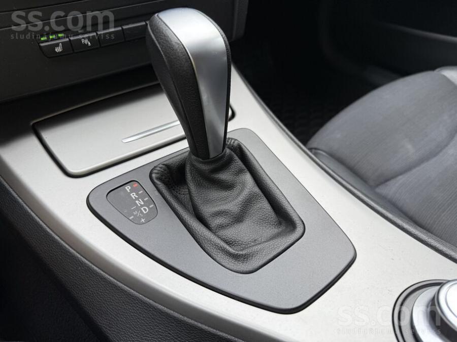 Pelēks BMW 325 2007 Jelgava, ar dzinēja tilpumu 3.00 L un nobraukumu 291 tūkst. km par 5250 €, foto 13 vietnē AUTOMOTO.COM.LV