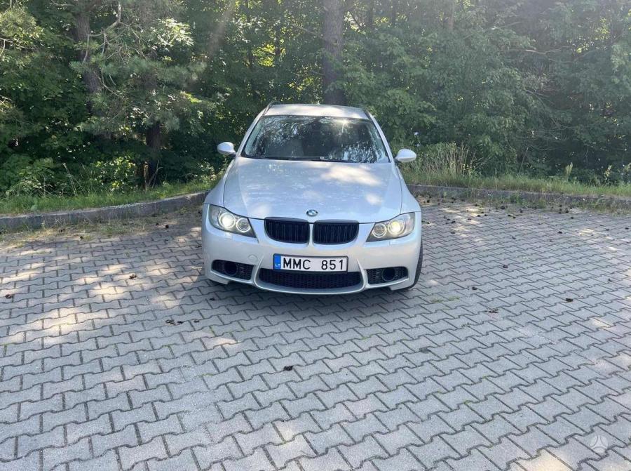 Pelēks BMW 325 2008 Viļņa, ar dzinēja tilpumu 3.00 L un nobraukumu 225 tūkst. km par 5100 €, foto 1 vietnē AUTOMOTO.COM.LV
