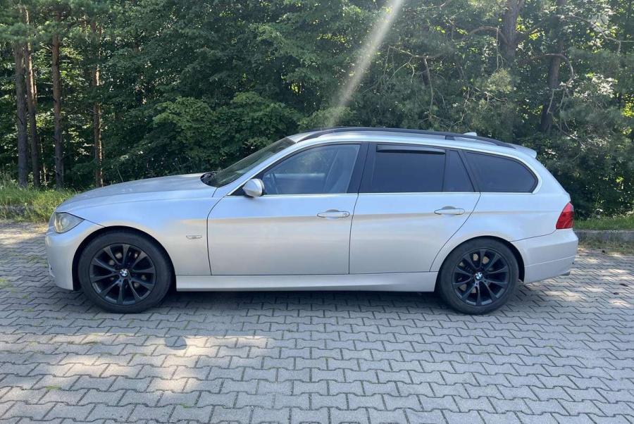 Pelēks BMW 325 2008 Viļņa, ar dzinēja tilpumu 3.00 L un nobraukumu 225 tūkst. km par 5100 €, foto 4 vietnē AUTOMOTO.COM.LV