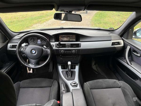 Grey BMW 325 2008 in Druskininkai, with an engine capacity of 2.99 L and mileage of 328 thousand km for 5900 €, photo 9 on AUTOMOTO.COM.LV