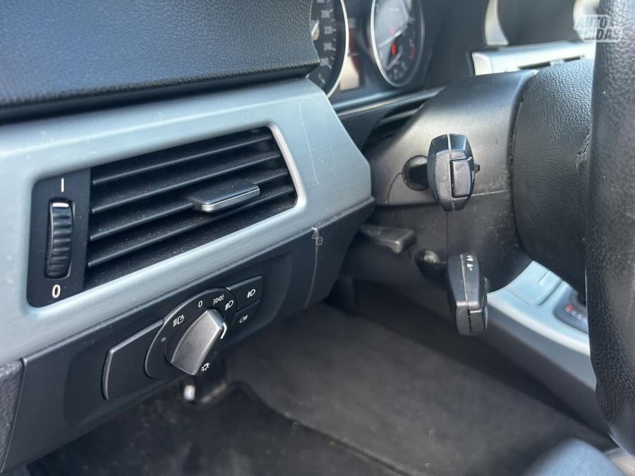 Grey BMW 325 2009 in Kaunas, with an engine capacity of 3.00 L and mileage of 240 thousand km for 3200 €, photo 12 on AUTOMOTO.COM.LV