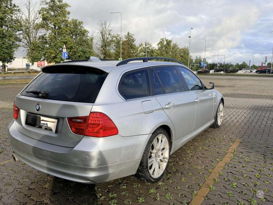 Pelēks BMW 325 2009 Viļņa, ar dzinēja tilpumu 0.00 L un nobraukumu 334 tūkst. km par 5499 €, foto 5 vietnē AUTOMOTO.COM.LV