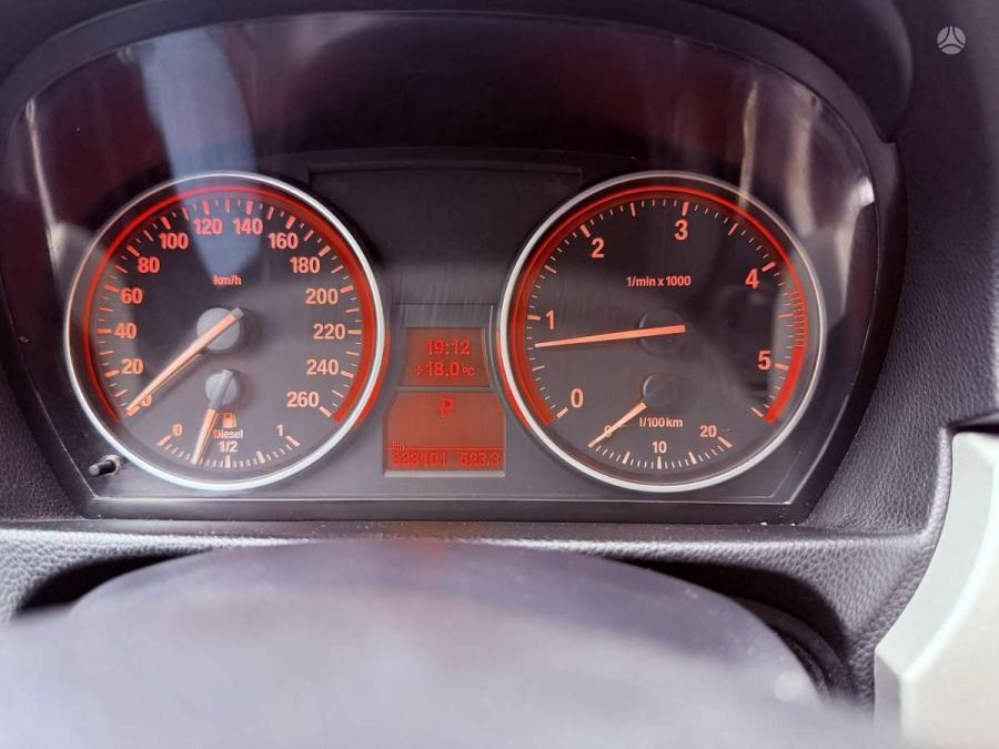 Pelēks BMW 325 2009 Viļņa, ar dzinēja tilpumu 0.00 L un nobraukumu 334 tūkst. km par 5499 €, foto 12 vietnē AUTOMOTO.COM.LV