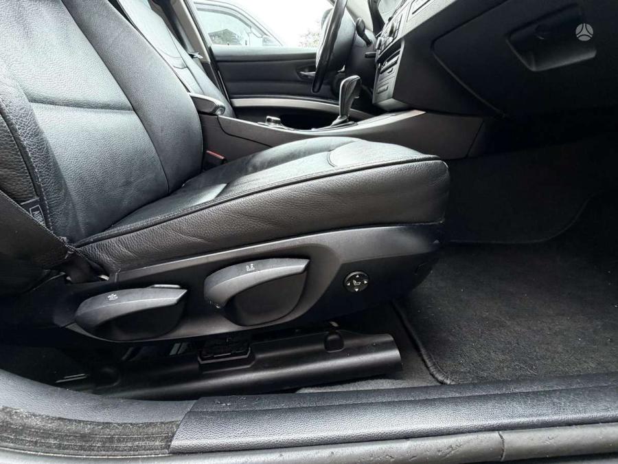 Pelēks BMW 325 2009 Viļņa, ar dzinēja tilpumu 0.00 L un nobraukumu 334 tūkst. km par 5499 €, foto 17 vietnē AUTOMOTO.COM.LV