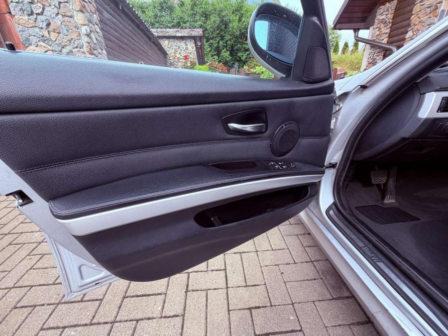 Pelēks BMW 325 2009 Viļņa, ar dzinēja tilpumu 0.00 L un nobraukumu 334 tūkst. km par 5499 €, foto 21 vietnē AUTOMOTO.COM.LV