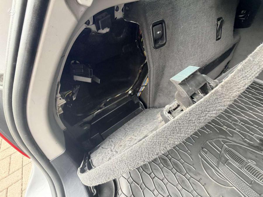 Pelēks BMW 325 2009 Viļņa, ar dzinēja tilpumu 0.00 L un nobraukumu 334 tūkst. km par 5499 €, foto 32 vietnē AUTOMOTO.COM.LV
