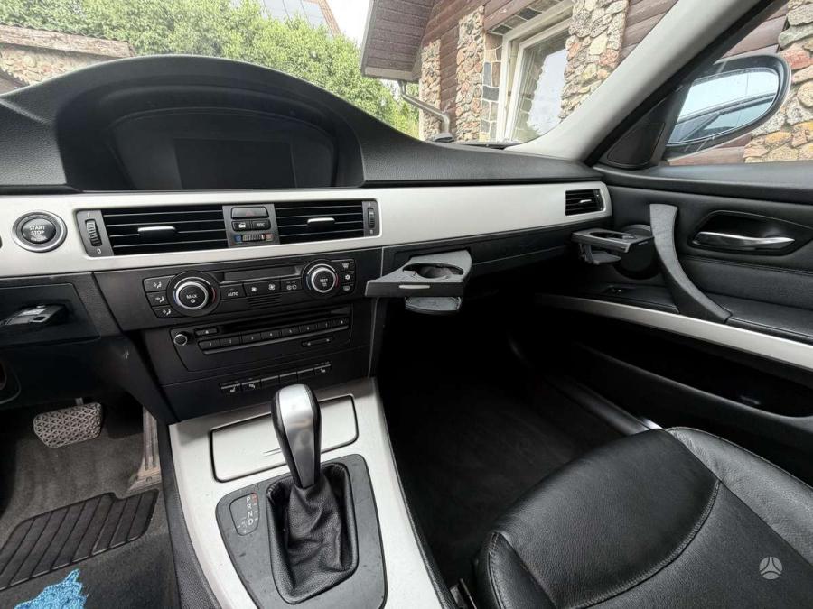 Pelēks BMW 325 2009 Viļņa, ar dzinēja tilpumu 0.00 L un nobraukumu 334 tūkst. km par 5499 €, foto 35 vietnē AUTOMOTO.COM.LV