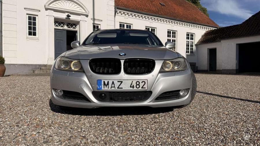 Grey BMW 325 2010 in Panevezys, with an engine capacity of 3.00 L and mileage of 418 thousand km for 5000 €, photo 3 on AUTOMOTO.COM.LV