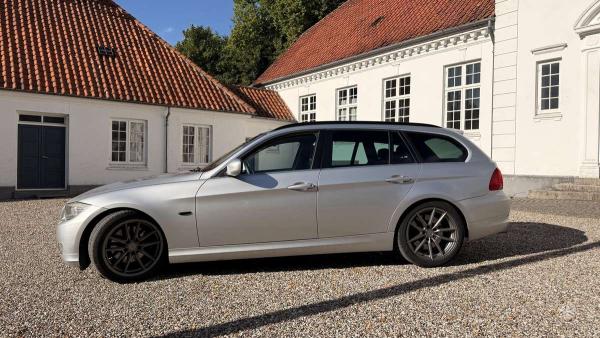 Grey BMW 325 2010 in Panevezys, with an engine capacity of 3.00 L and mileage of 418 thousand km for 5000 €, photo 4 on AUTOMOTO.COM.LV