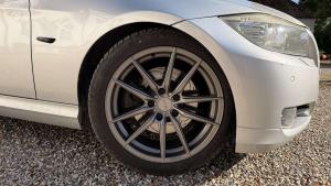 Grey BMW 325 2010 in Panevezys, with an engine capacity of 3.00 L and mileage of 418 thousand km for 5000 €, photo 6 on AUTOMOTO.COM.LV