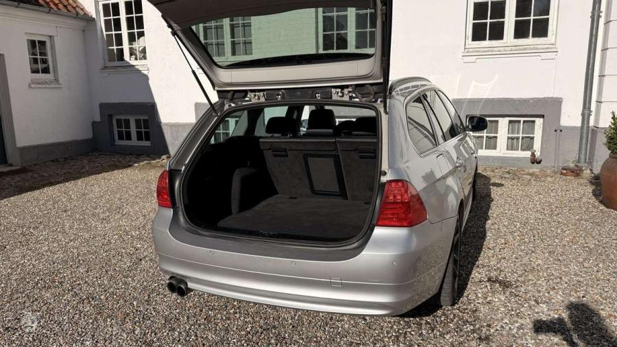 Grey BMW 325 2010 in Panevezys, with an engine capacity of 3.00 L and mileage of 418 thousand km for 5000 €, photo 8 on AUTOMOTO.COM.LV