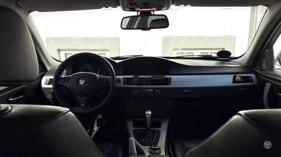 Grey BMW 325 2010 in Panevezys, with an engine capacity of 3.00 L and mileage of 418 thousand km for 5000 €, photo 10 on AUTOMOTO.COM.LV