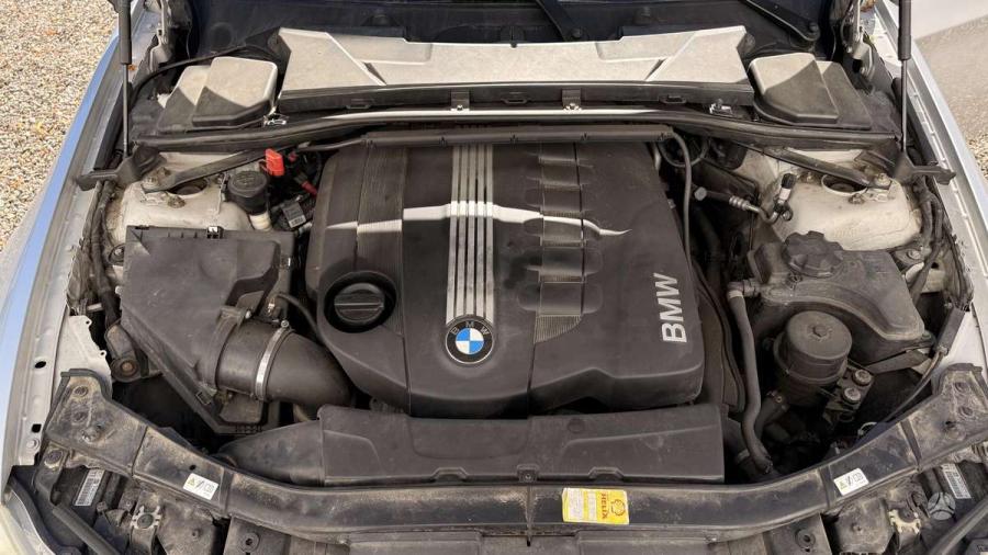 Grey BMW 325 2010 in Panevezys, with an engine capacity of 3.00 L and mileage of 418 thousand km for 5000 €, photo 12 on AUTOMOTO.COM.LV