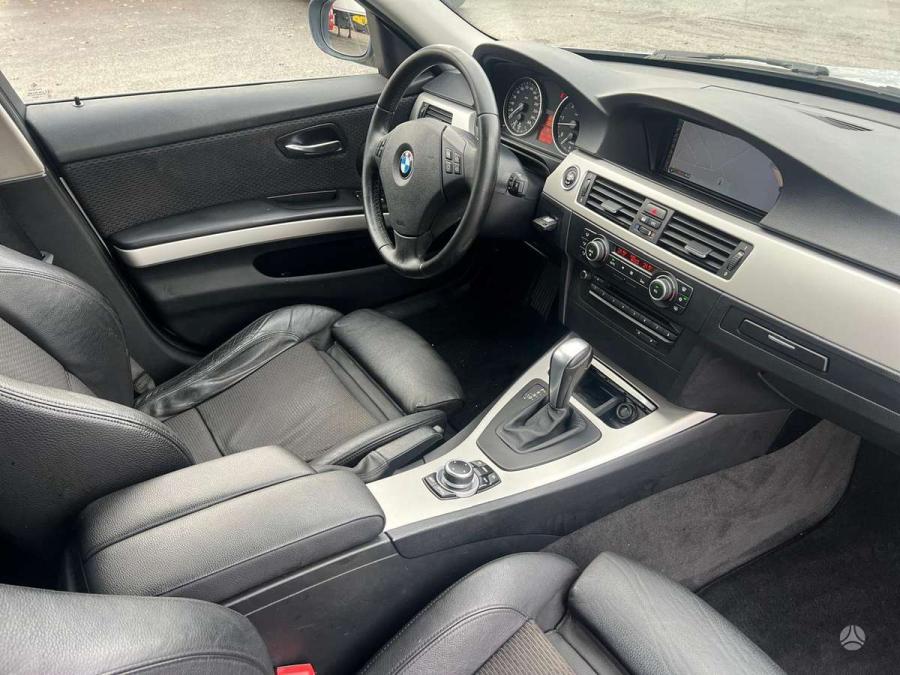 Grey BMW 325 2011 in Ukmerge, with an engine capacity of 2.99 L and mileage of 430 thousand km for 4750 €, photo 27 on AUTOMOTO.COM.LV