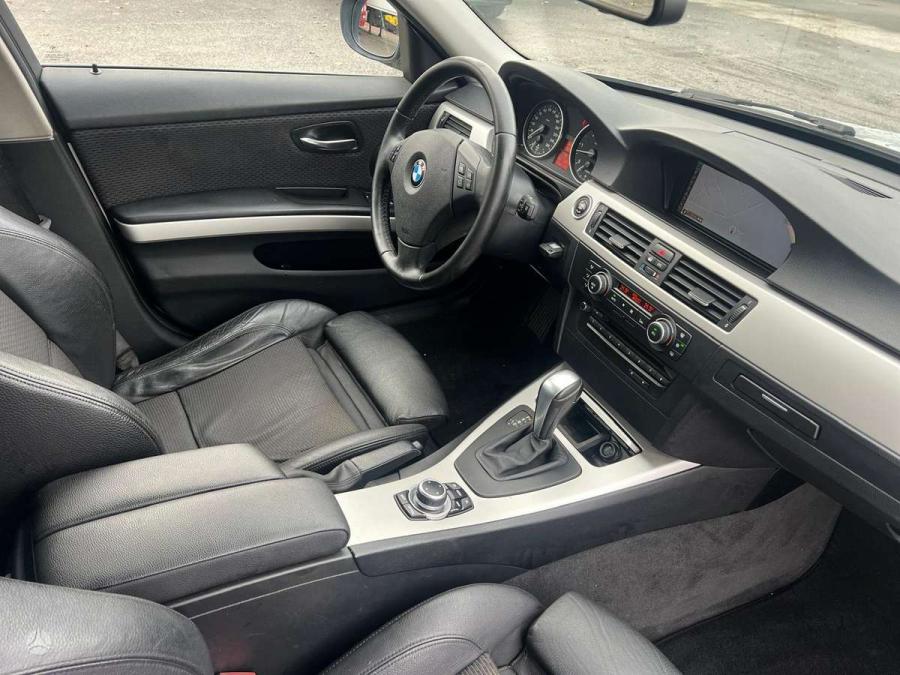 Grey BMW 325 2011 in Ukmerge, with an engine capacity of 2.99 L and mileage of 430 thousand km for 4750 €, photo 28 on AUTOMOTO.COM.LV