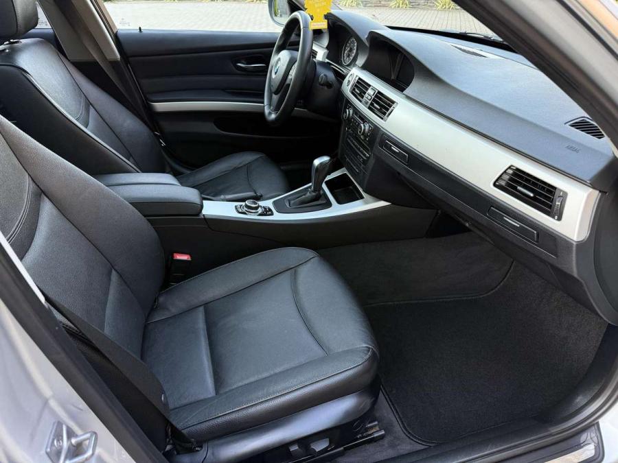 Grey BMW 325 2011 in Kedainiai, with an engine capacity of 3.00 L and mileage of 327 thousand km for 5599 €, photo 14 on AUTOMOTO.COM.LV