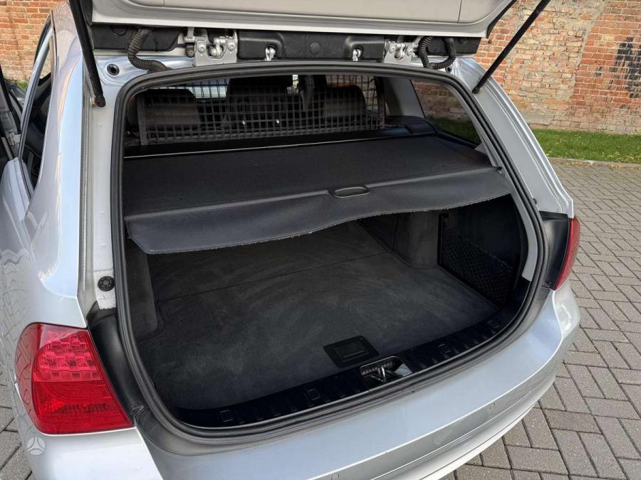 Grey BMW 325 2011 in Kedainiai, with an engine capacity of 3.00 L and mileage of 327 thousand km for 5599 €, photo 19 on AUTOMOTO.COM.LV