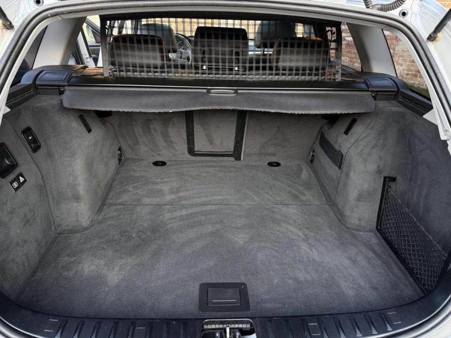 Grey BMW 325 2011 in Kedainiai, with an engine capacity of 3.00 L and mileage of 327 thousand km for 5599 €, photo 20 on AUTOMOTO.COM.LV