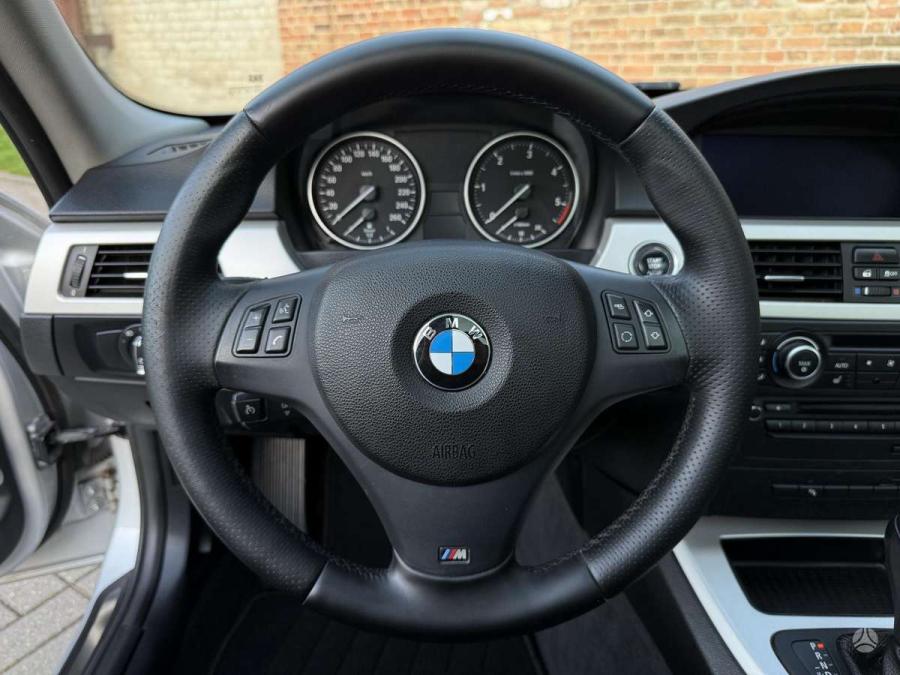 Grey BMW 325 2011 in Kedainiai, with an engine capacity of 3.00 L and mileage of 327 thousand km for 5599 €, photo 21 on AUTOMOTO.COM.LV