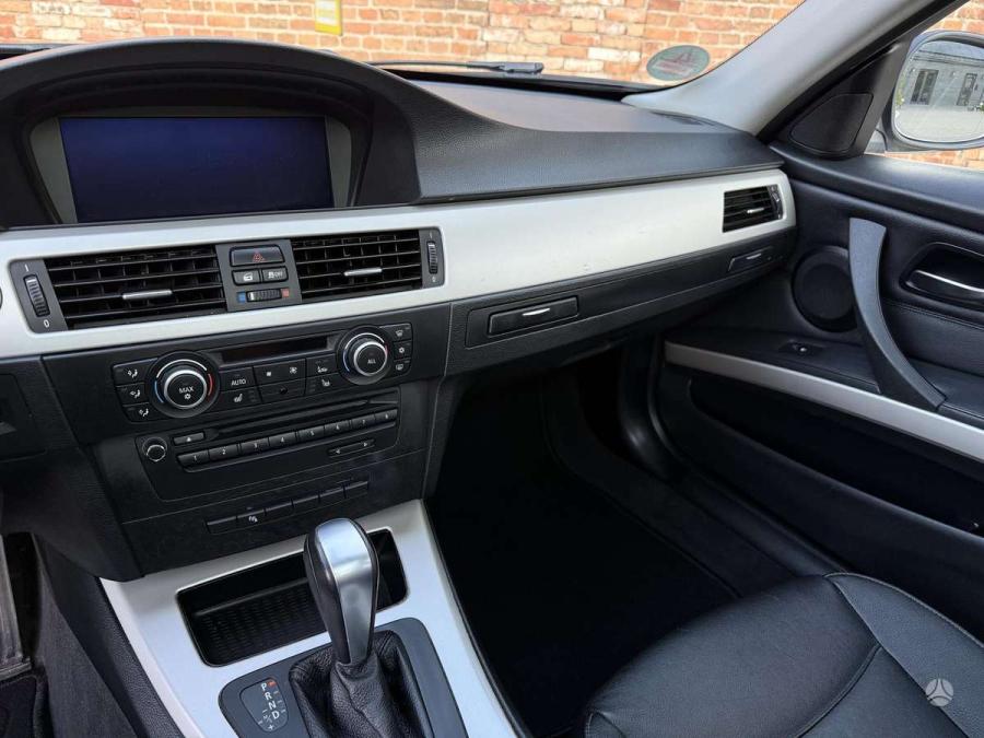 Grey BMW 325 2011 in Kedainiai, with an engine capacity of 3.00 L and mileage of 327 thousand km for 5599 €, photo 22 on AUTOMOTO.COM.LV