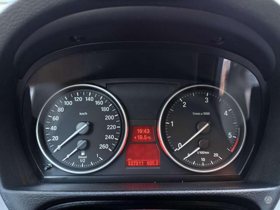 Grey BMW 325 2011 in Kedainiai, with an engine capacity of 3.00 L and mileage of 327 thousand km for 5599 €, photo 24 on AUTOMOTO.COM.LV
