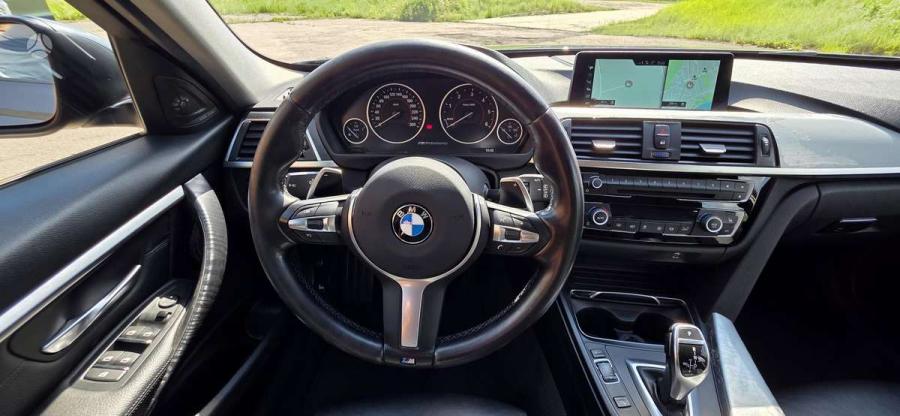 Grey BMW 325 2017 in Kaunas, with an engine capacity of 2.00 L and mileage of 193 thousand km for 13900 €, photo 16 on AUTOMOTO.COM.LV