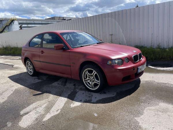 Red BMW 325 2003 in Panevezys, with an engine capacity of 2.49 L and mileage of 250 thousand km for 9200 €, photo 4 on AUTOMOTO.COM.LV