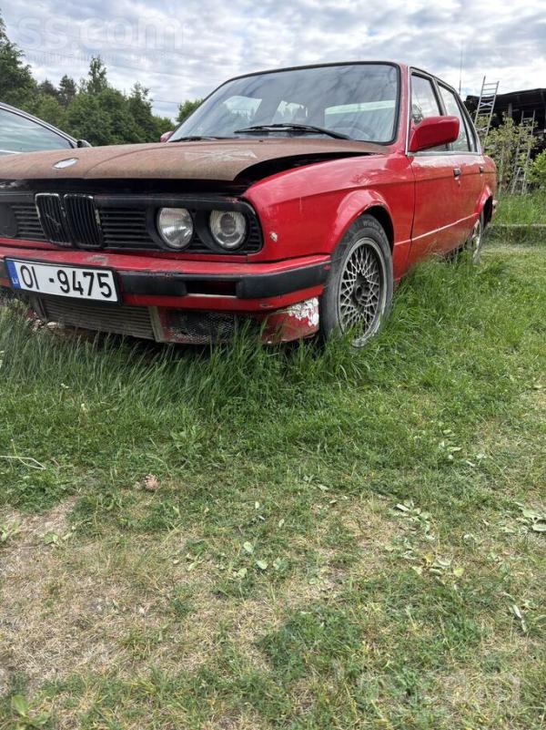 Sarkans BMW 325 1990 Rīga, ar dzinēja tilpumu 2.50 L un nobraukumu 200 tūkst. km par 1750 €, foto 1 vietnē AUTOMOTO.COM.LV