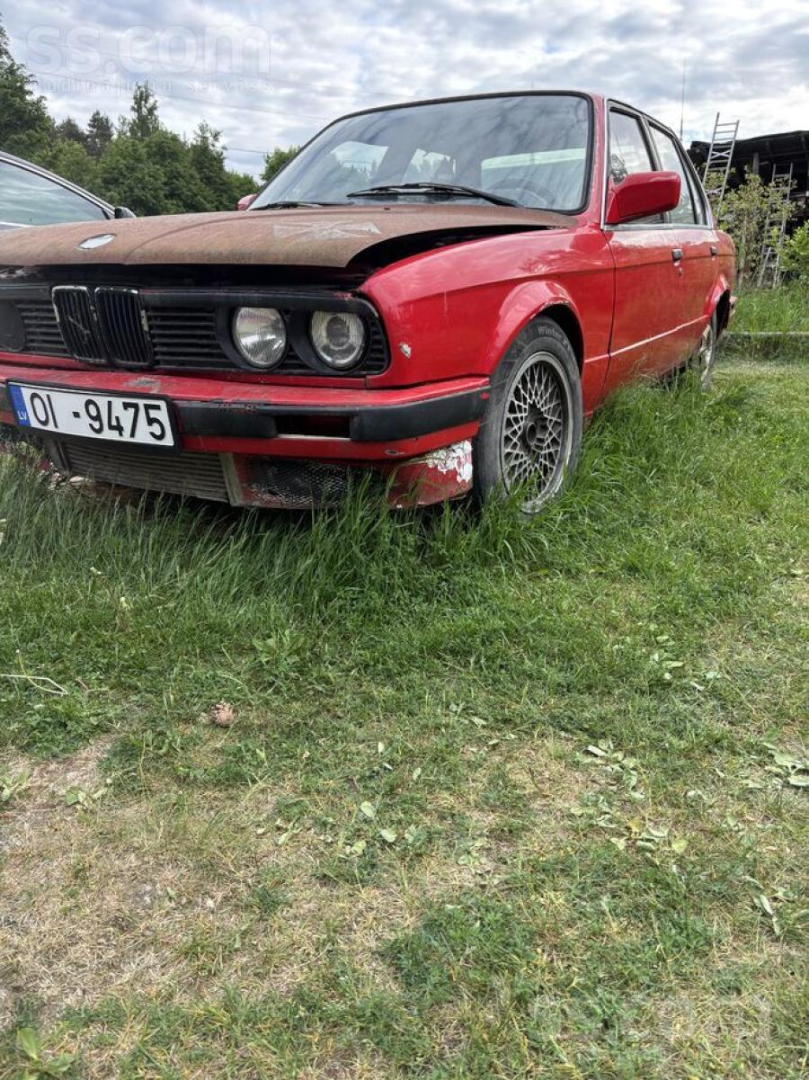 Sarkans BMW 325 1990 Rīga, ar dzinēja tilpumu 2.50 L un nobraukumu 200 tūkst. km par 1750 €, foto 1 vietnē AUTOMOTO.COM.LV