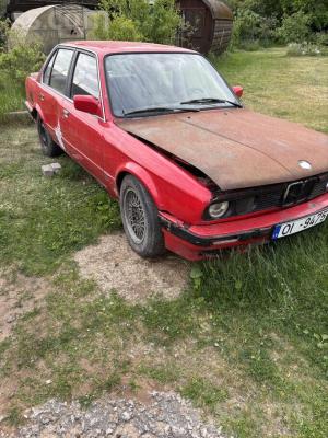 Sarkans BMW 325 1990 Rīga, ar dzinēja tilpumu 2.50 L un nobraukumu 200 tūkst. km par 1750 €, foto 3 vietnē AUTOMOTO.COM.LV
