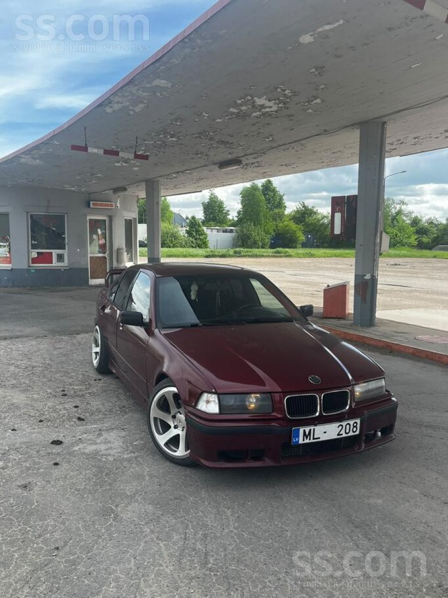 Red BMW 325 1992 in Daugavpils, with an engine capacity of 2.50 L and mileage of 434 thousand km for 4000 €, photo 1 on AUTOMOTO.COM.LV
