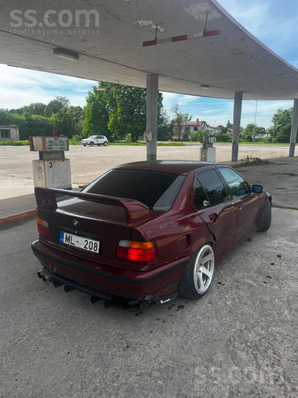 Red BMW 325 1992 in Daugavpils, with an engine capacity of 2.50 L and mileage of 434 thousand km for 4000 €, photo 2 on AUTOMOTO.COM.LV