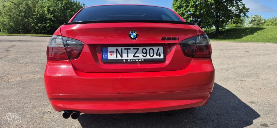 Red BMW 325 2005 in Kaunas, with an engine capacity of 2.50 L and mileage of 313 thousand km for 3300 €, photo 8 on AUTOMOTO.COM.LV